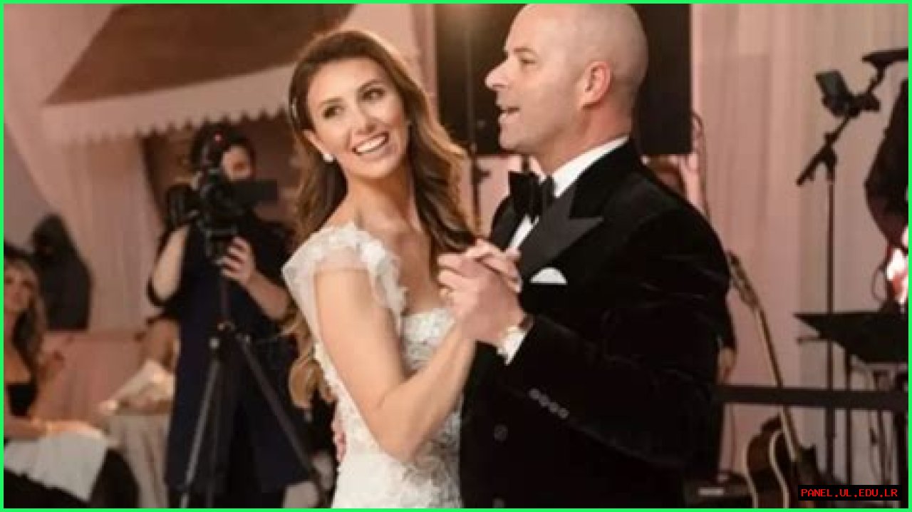 Courtney Khondabi Qvc, Bio, Wiki, Age, Height, Husnand, Wedding Ring ...